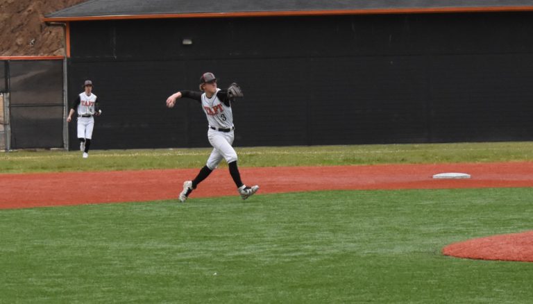 Taft Tigers Varsity Baseball wins doubleheader