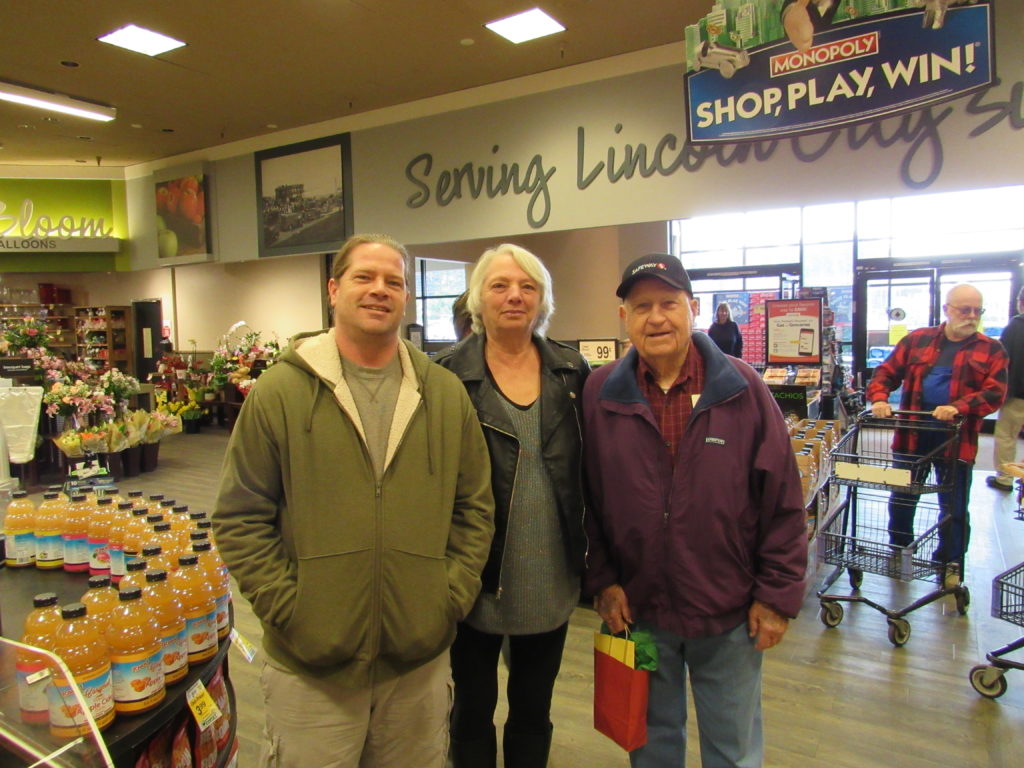 Longtime Safeway employee puts 90th birthday in the bag